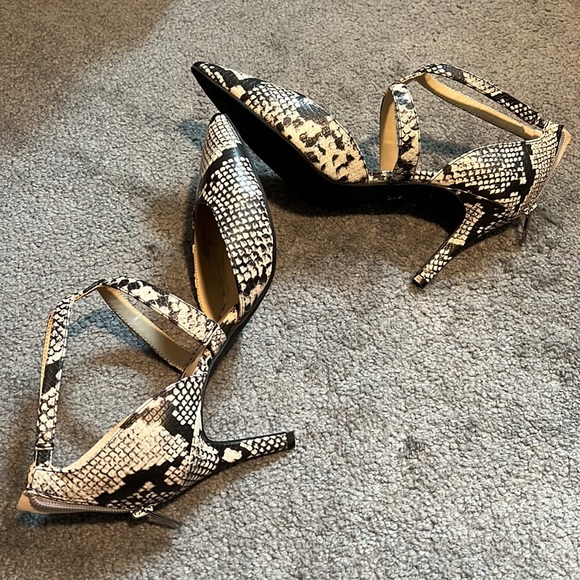Unisa | Shoes | Unisa Heels Tstraps Heels Womens Shoes Snakeskin Black ...